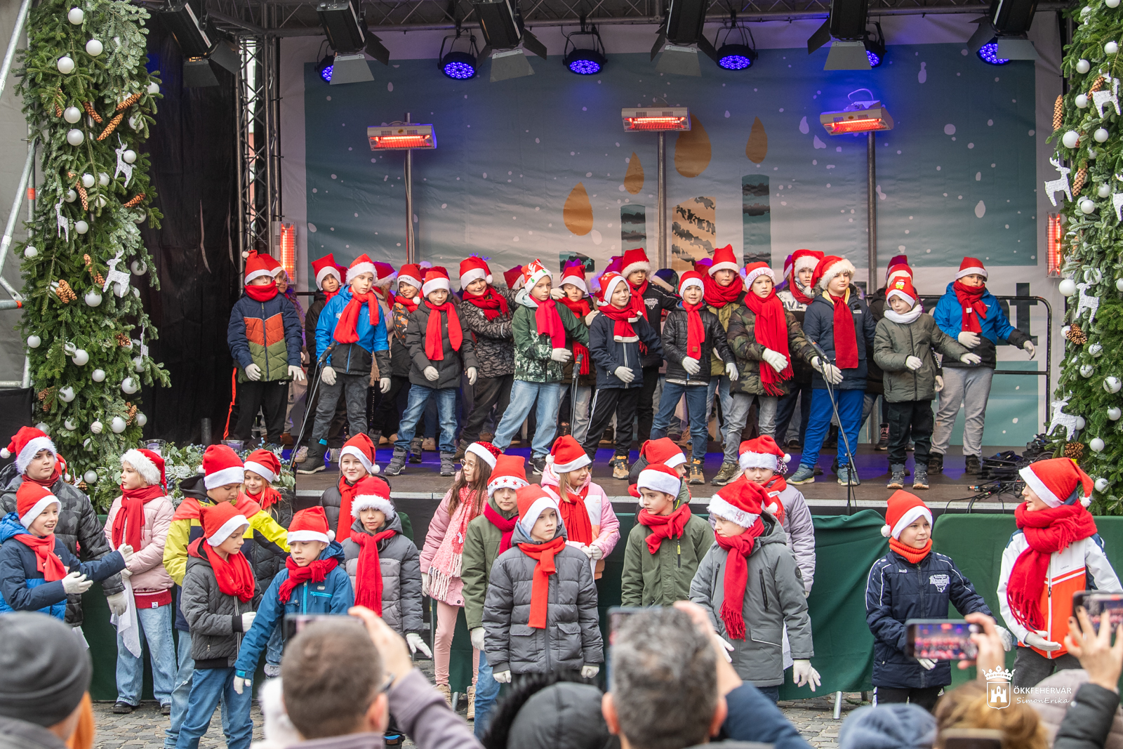 Zentaisokkal indult az Adventi színpad gyerekprogramja | SZKKK